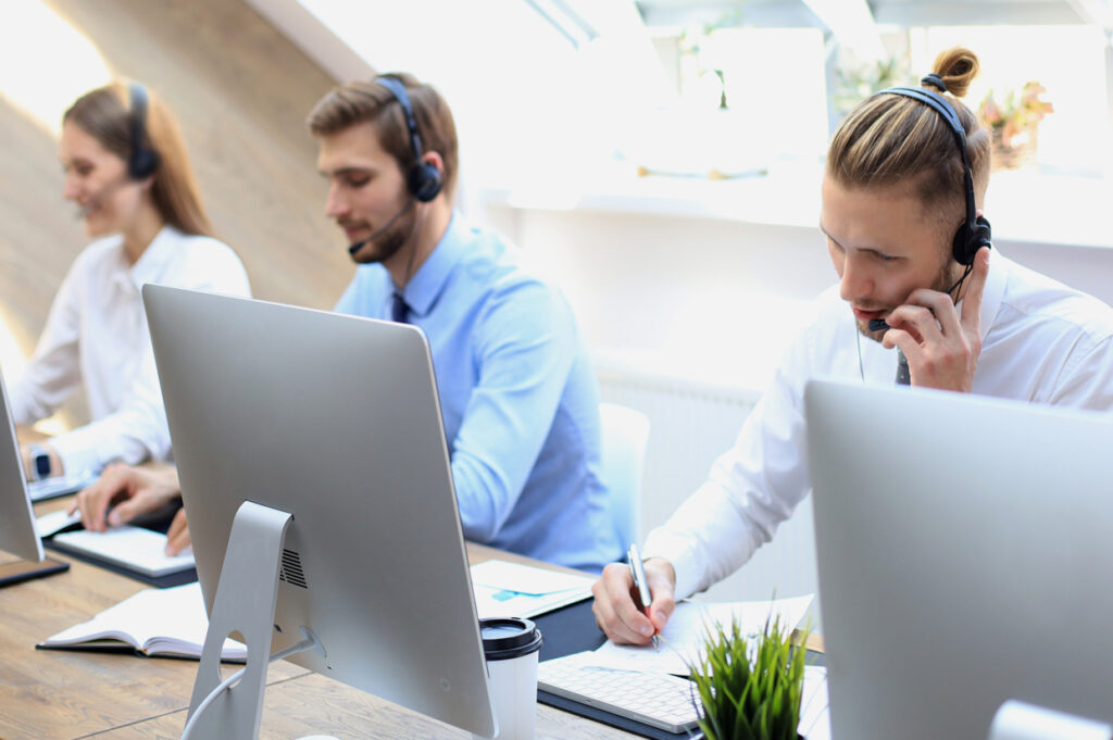 Cell Phones vs. VoIP Phone | Flagman Telecom US